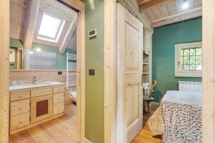 Apartamento família, vários quartos, 2 banheiros (Baita Delle Stelle) | 3 quartos, escrivaninha, espaço de trabalho para notebook