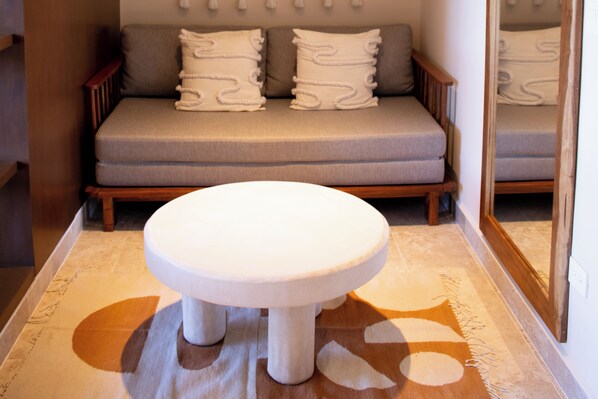 Apartamento luxo, sacada, vista para o jardim | Sala de estar