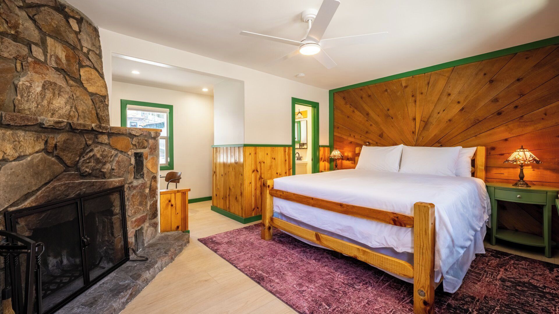 Quarto casal clássico, 1 cama King | Roupas de cama de algodão egípcio, roupas de cama premium, frigobar