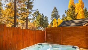 Cabana de Madeira Gallery, banheira de hidromassagem grande | Banheira de hidromassagem privativa