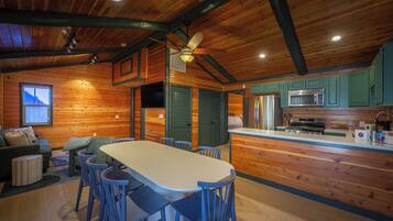 Cabana de Madeira Superior, 3 quartos, banheira de hidromassagem grande | Cozinha privada