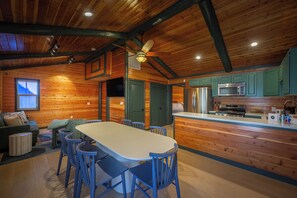 Cabana de Madeira Superior, 3 quartos, banheira de hidromassagem grande | Cozinha privada