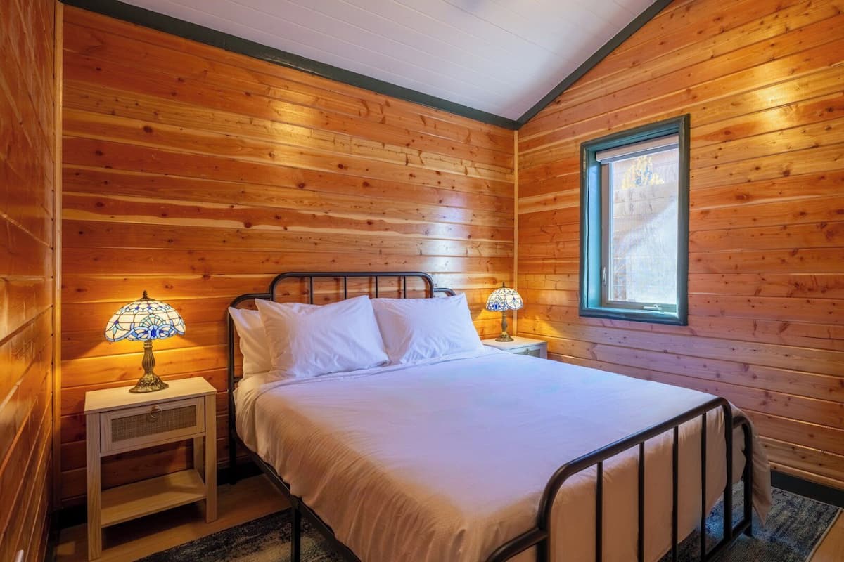 Cabana executiva, 3 quartos, banheira de imersão | Roupas de cama de algodão egípcio, roupas de cama premium, frigobar