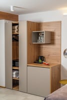 Quarto Duplo Deluxe, varanda, vista para a montanha | Cofre com capacidade para portátil, cortinas/cortinados opacos 