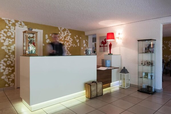 Logis Hotel Le Parc De Geoffroy - Thiers