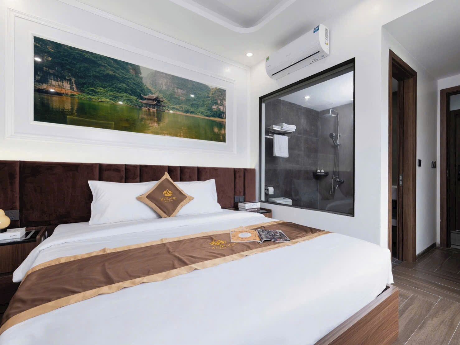 Quarto Duplo Superior, Vista para a cidade | Secretária adequada para computadores portáteis, Wi-fi grátis 