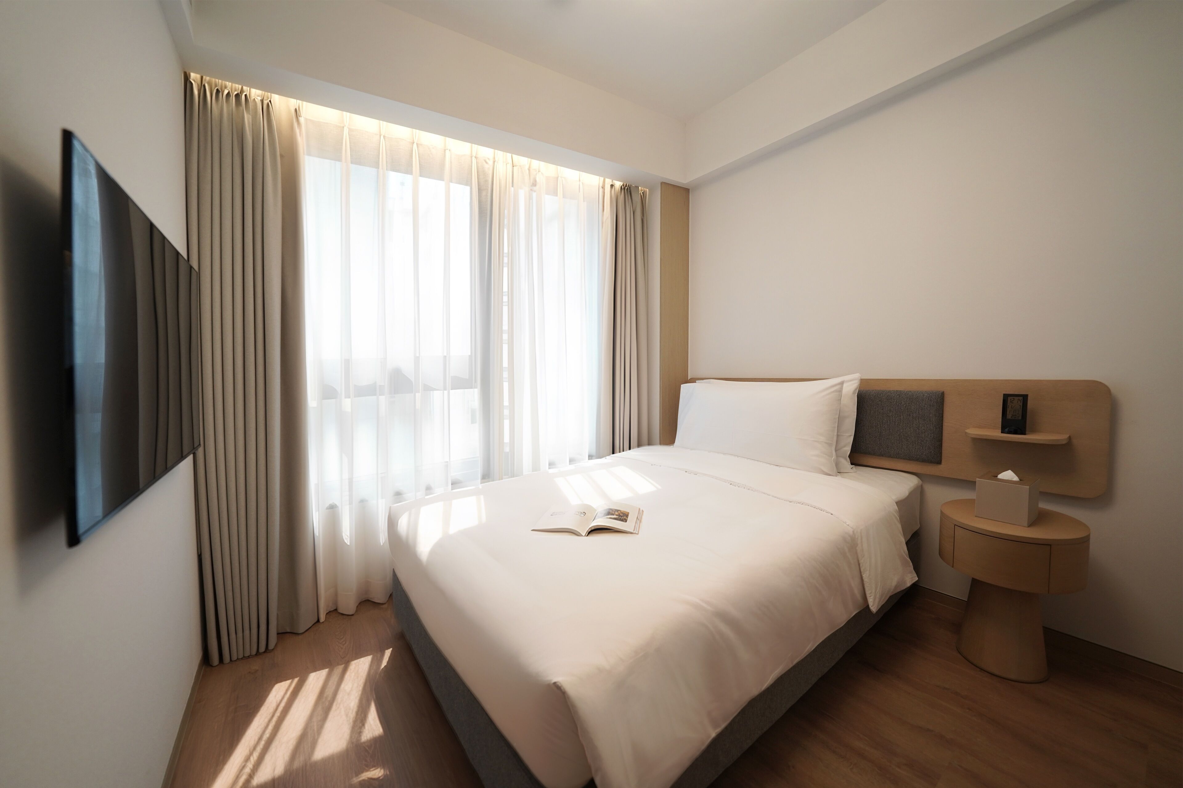 Quarto Individual | Edredões de penas, cofre no quarto, secretária 