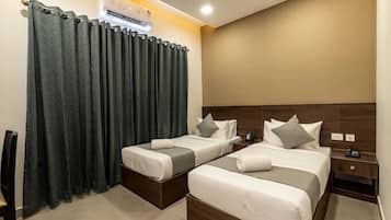 Quarto Duplo ou Twin Deluxe | Secretária adequada para computadores portáteis, ferro/tábua de engomar