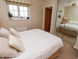 3 quartos, com decoração personalizada, com mobília individualizada 