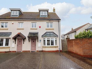 High Sea View Reviews, Deals & Photos 2026 - Expedia.co.uk