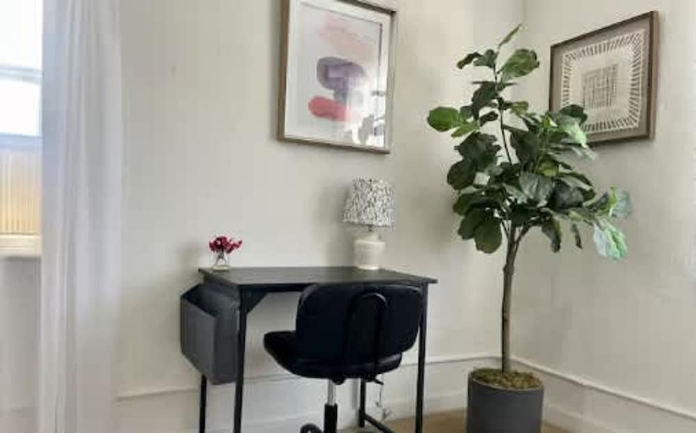 Downtown Central Parking Pet Friendly Walk - Pinellas Park, FL