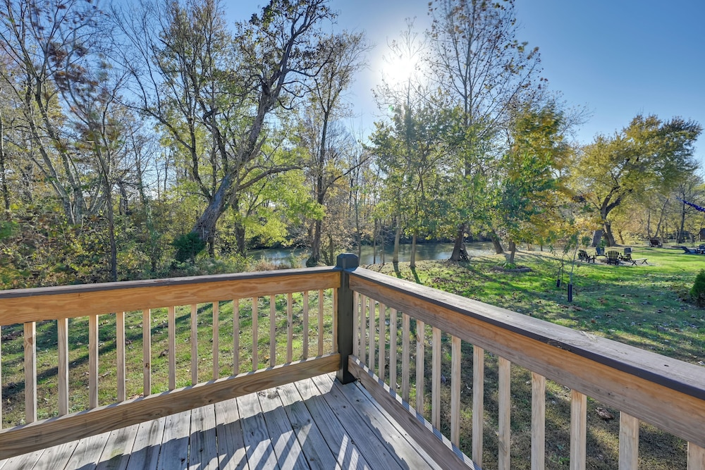 6 Mi To Rough River Lake! Waterfront Home W/ Deck - Kentucky