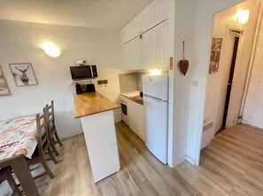 Praloup 1600 balcony magical forest view Reviews, Deals & Photos 2026 ...