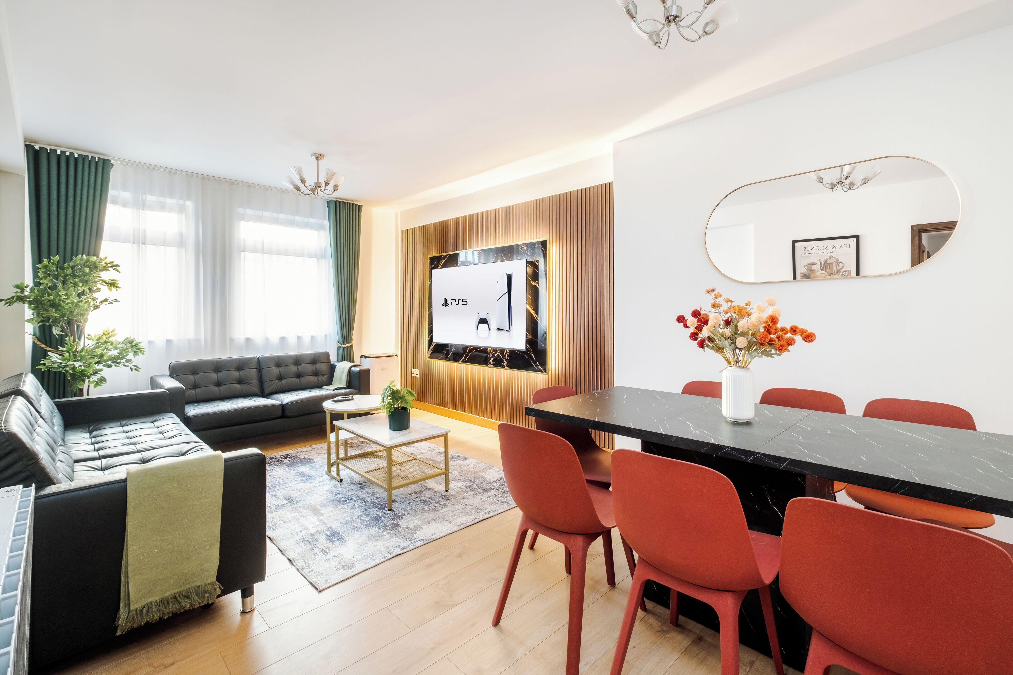 Apartamento premier, 3 quartos, ar-condicionado | Sala de estar | Smart TV 75 polegadas com canais digitais, Netflix, Hulu