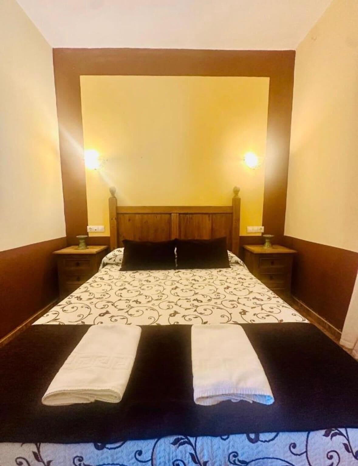 Secretária, secretária adequada para computadores portáteis 