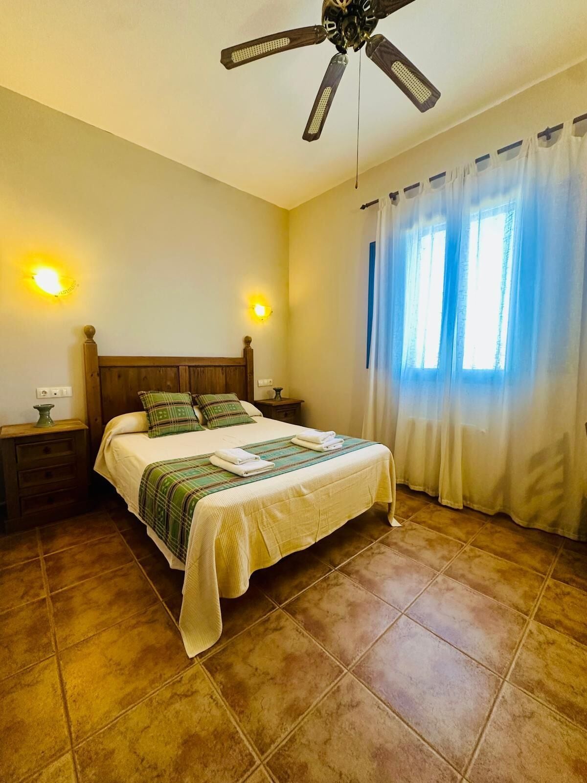 Quarto Clássico com Cama de Casal, vista para a montanha | Secretária, secretária adequada para computadores portáteis 