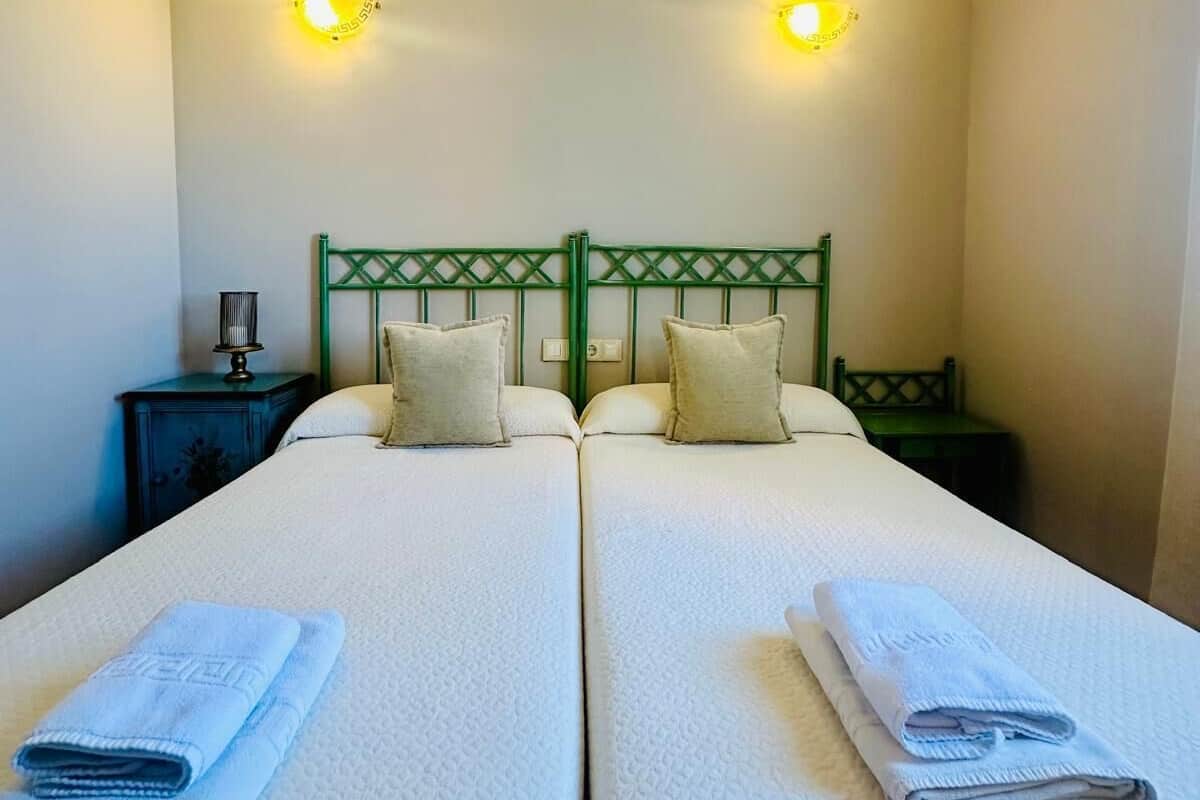 Escrivaninha, espaço de trabalho para notebook, Wi-Fi de cortesia