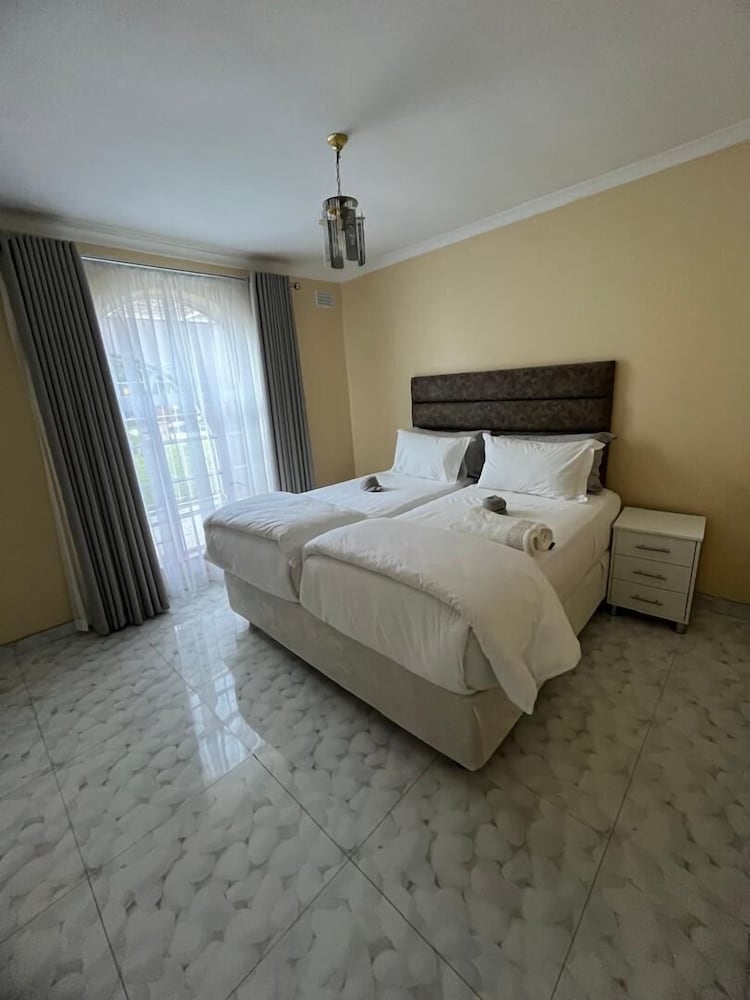 4-bedroom Retreat With Lush Gardens Pool- 2346 - Harare