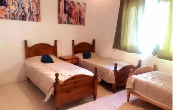 Eem Student Guest House - Shared Rooms - Malta