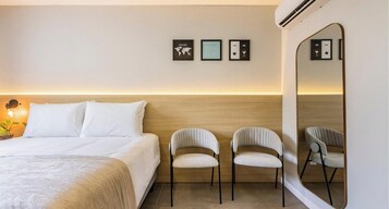 Apartamento superior, 1 cama Queen, cozinha | Escrivaninha, espaço de trabalho para notebook, Wi-Fi de cortesia