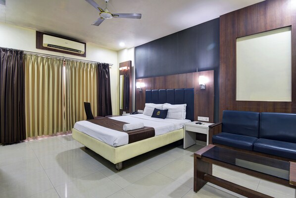 Quarto casal clássico | Escrivaninha, espaço de trabalho para notebook