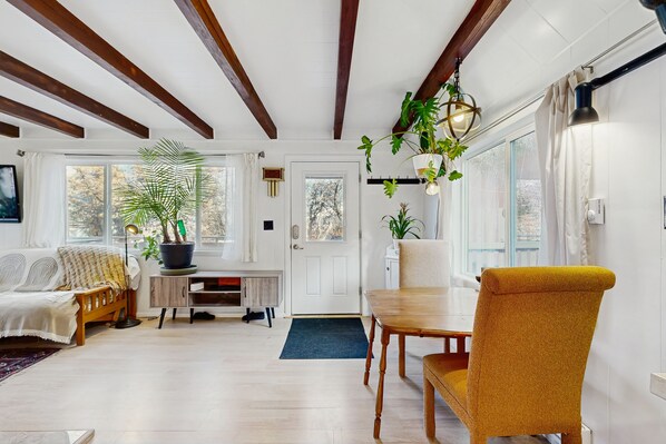 Cozy home with fully stocked kitchen, wifi & great location Reviews ...