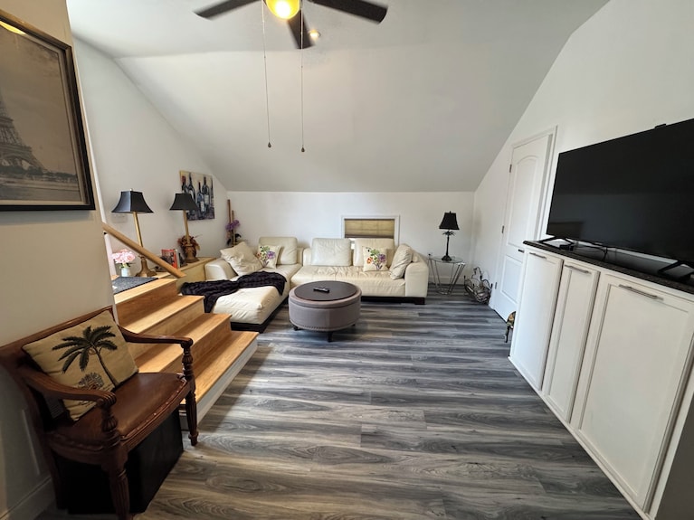 Cozy 1-bedroom Garden Apartment 2nd Floor Private Deck In Orange City - DeLand, FL