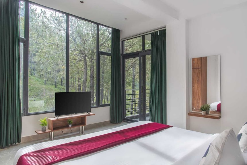 Serene 3-bedroom Apartment With Ac In Charming Dharampur In Floor 8 - 卡紹利