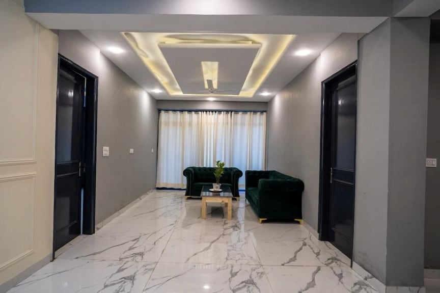 Charming 2-bedroom Apartment With Ac In Dharampur - Kasauli