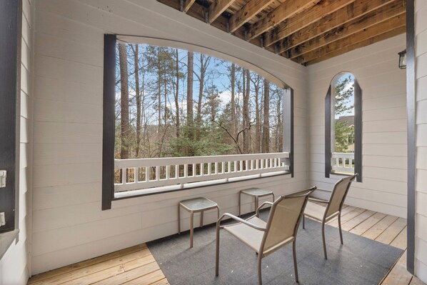 Crossroads 1BR with Lakeview Reviews, Deals & Photos 2026 - Expedia