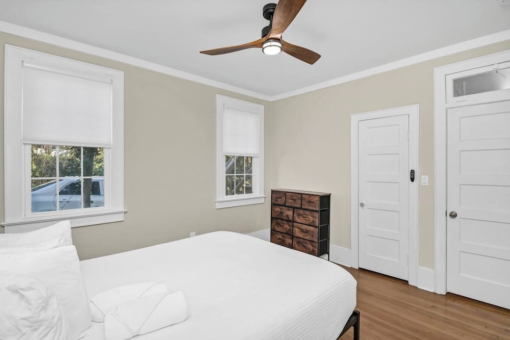 The Grove on Margrave | Downstairs Duplex | 3BR2BA Reviews, Deals ...