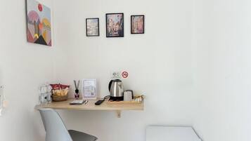 Quarto Duplo, varanda, Vista para a cidade | Cofre no quarto, secretária, ferro/tábua de engomar, Wi-fi grátis