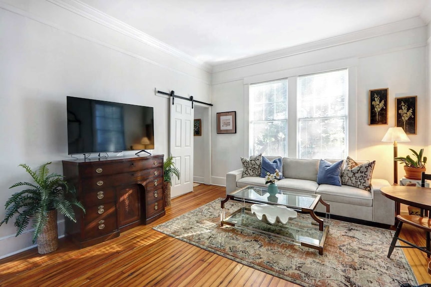 Charming 2br/1ba In A Restored 1920s Savannah Home - サバンナ, GA