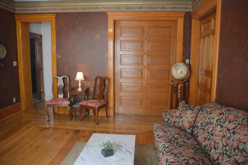 Adler House: A Charming South Bend Escape. - Blue Room - Four Winds Casino South Bend