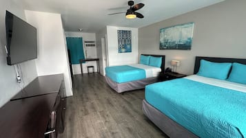 Quarto, não fumadores (2 Full Beds) | Wi-fi grátis, roupa de cama fornecida