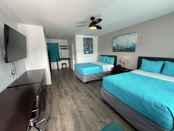 Quarto, para não fumantes (2 Full Beds) | Wi-Fi de cortesia, roupa de cama