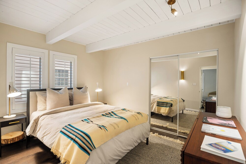 Cozy well designed ski condo just 5 minute walk from the base of Ajax ...