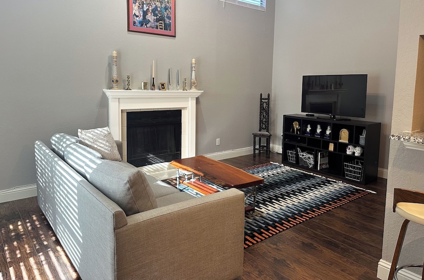 Quiet & Spacious 2-br, 1-car Garage - Garland, TX