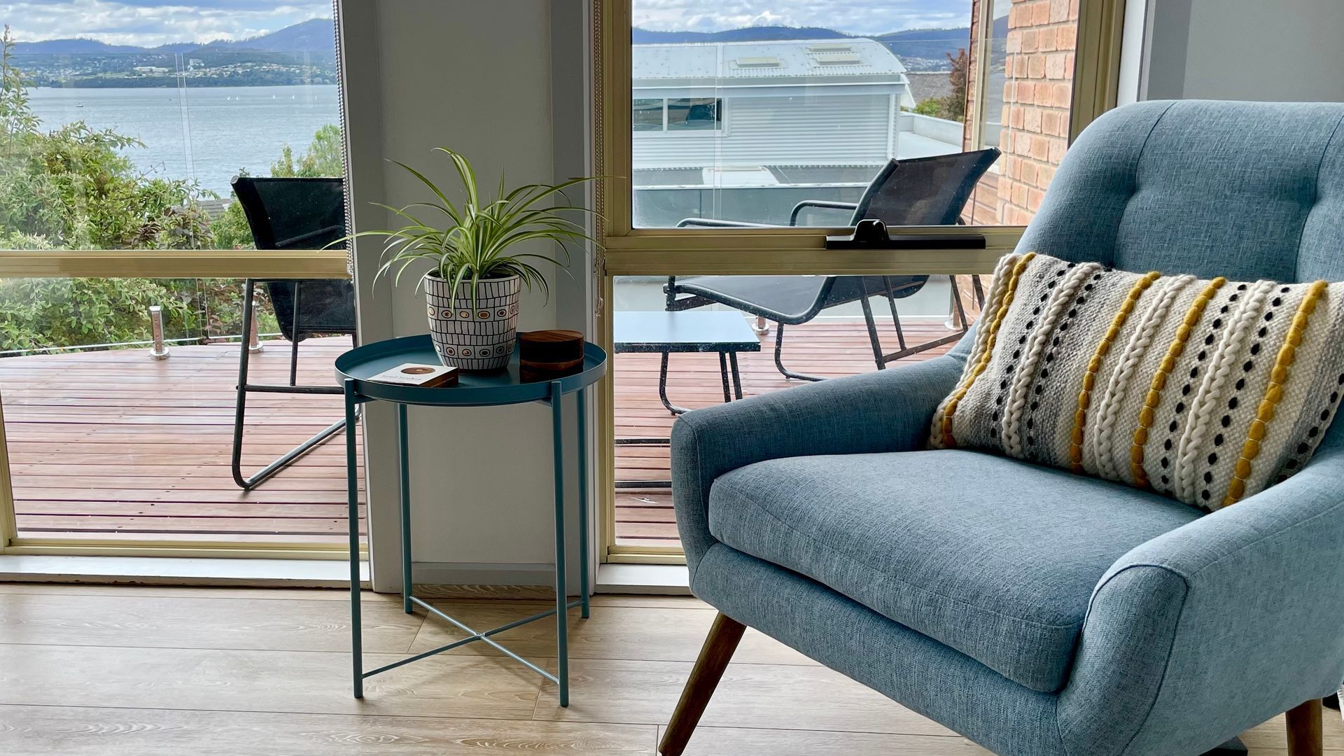 River Views - Superb Sandy Bay Location - Hobart
