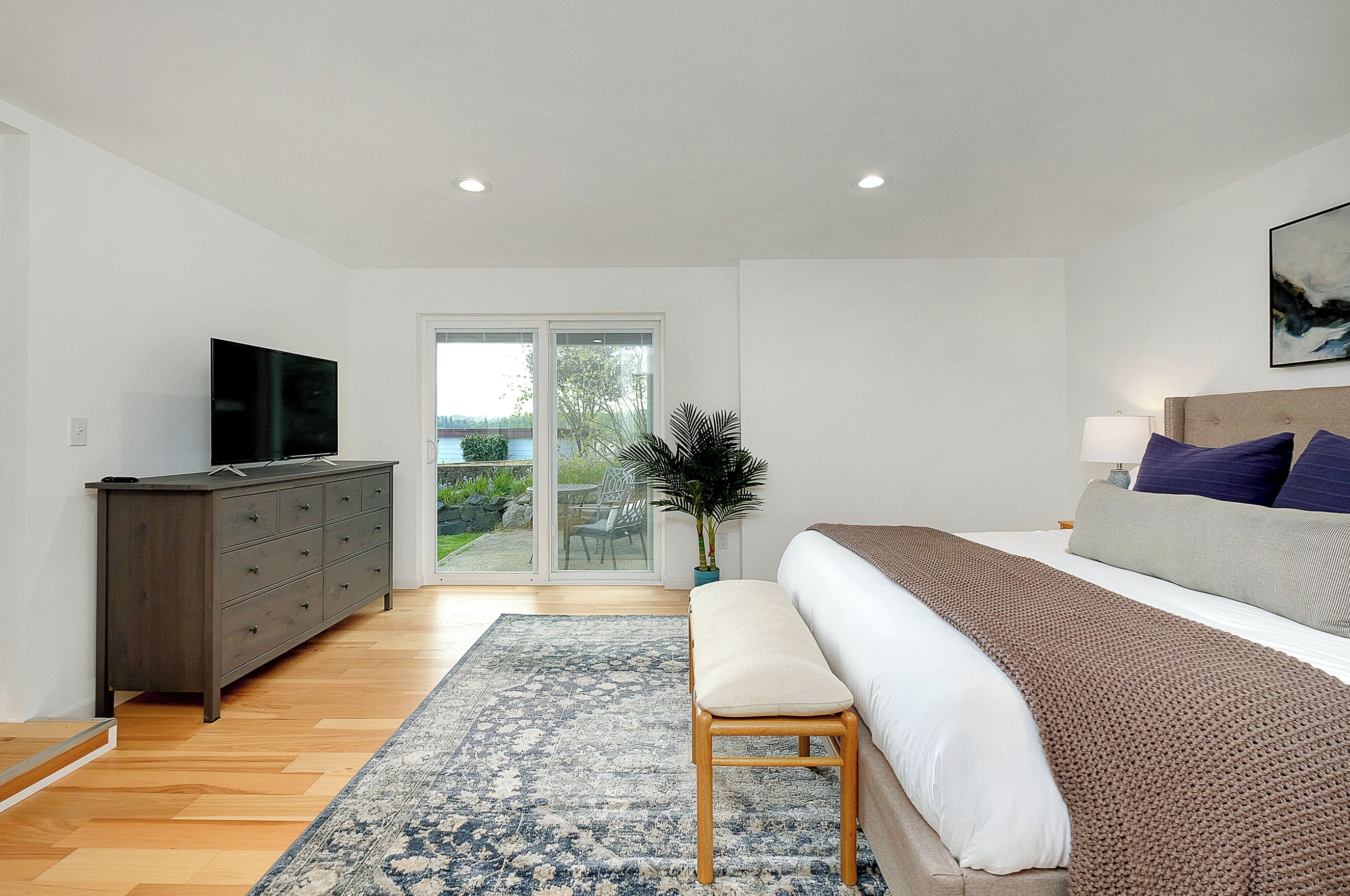 Waterview 4br Home W/hot Tub, Spa Bath & Game Room - Bremerton, WA