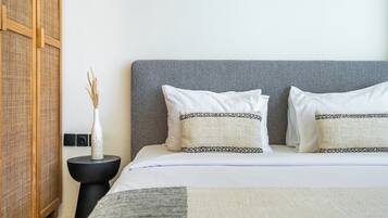 Secretária, secretária adequada para computadores portáteis