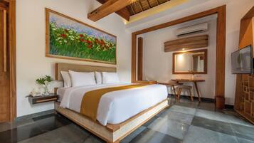 Quarto casal, 1 cama King, vista para a piscina | Cofres nos quartos, escrivaninha, espaço de trabalho para notebook