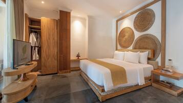 Cofres nos quartos, escrivaninha, espaço de trabalho para notebook