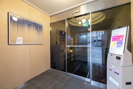 Check-in e check-out automƔtico. Mini Hotel Mug