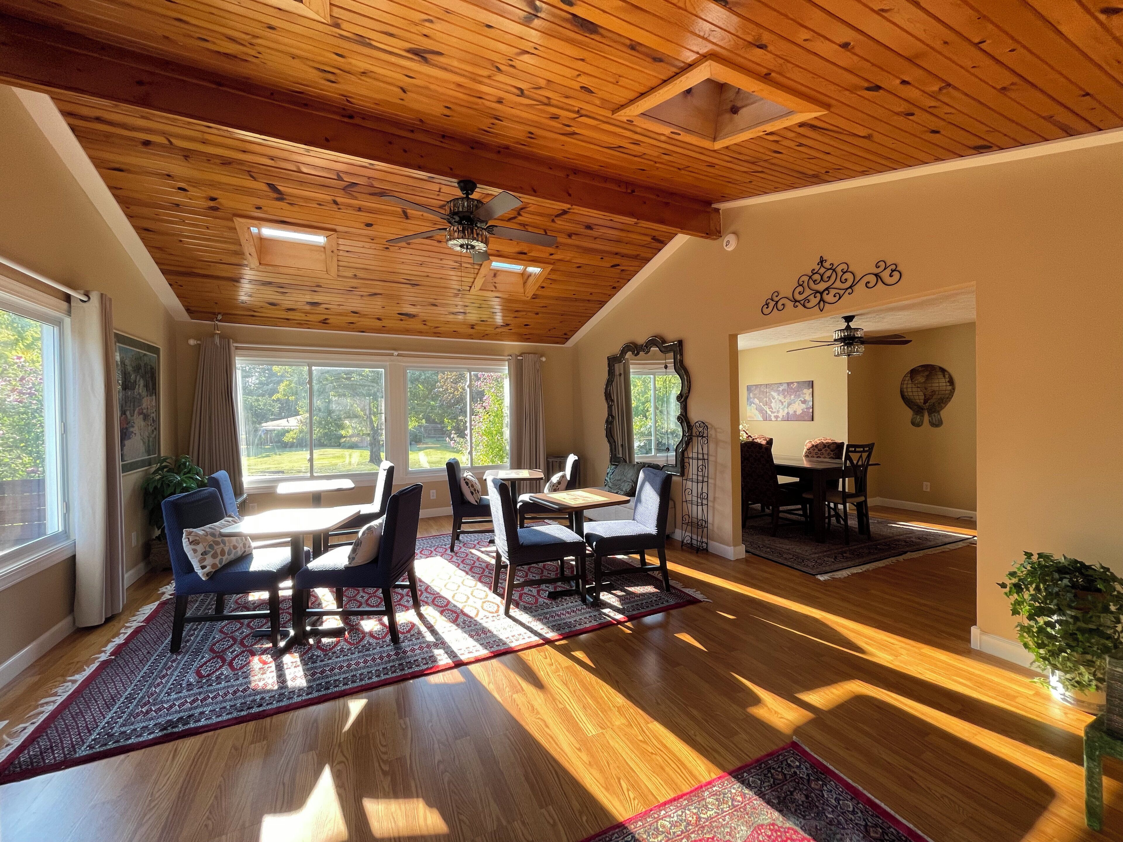 Beautiful  Home With 4 Community Areas And 5 Bedrooms. - Greenwood, IN