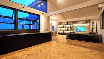 Villa | Sala de estar | Smart TV de 32 polegadas com canais digitais