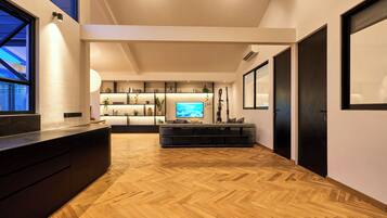 Vila | Área de estar | Smart TV 32 polegadas com canais digitais