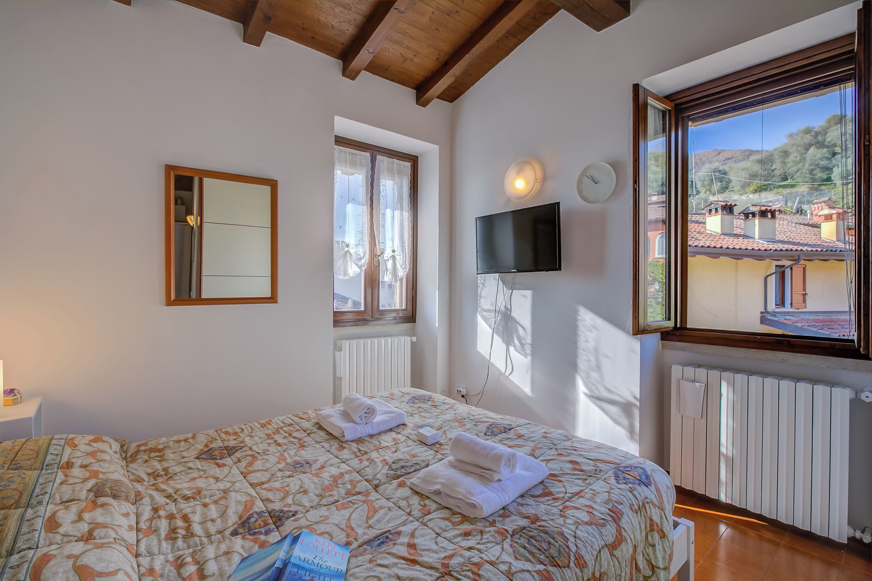 Apartamento standard, vários quartos, ao lado da montanha (Le Fontane With View Lake) | 1 quarto, Wi-Fi de cortesia, roupa de cama