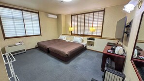 Quarto Twin Standard, vista para a montanha (Corner) | Wi-fi grátis