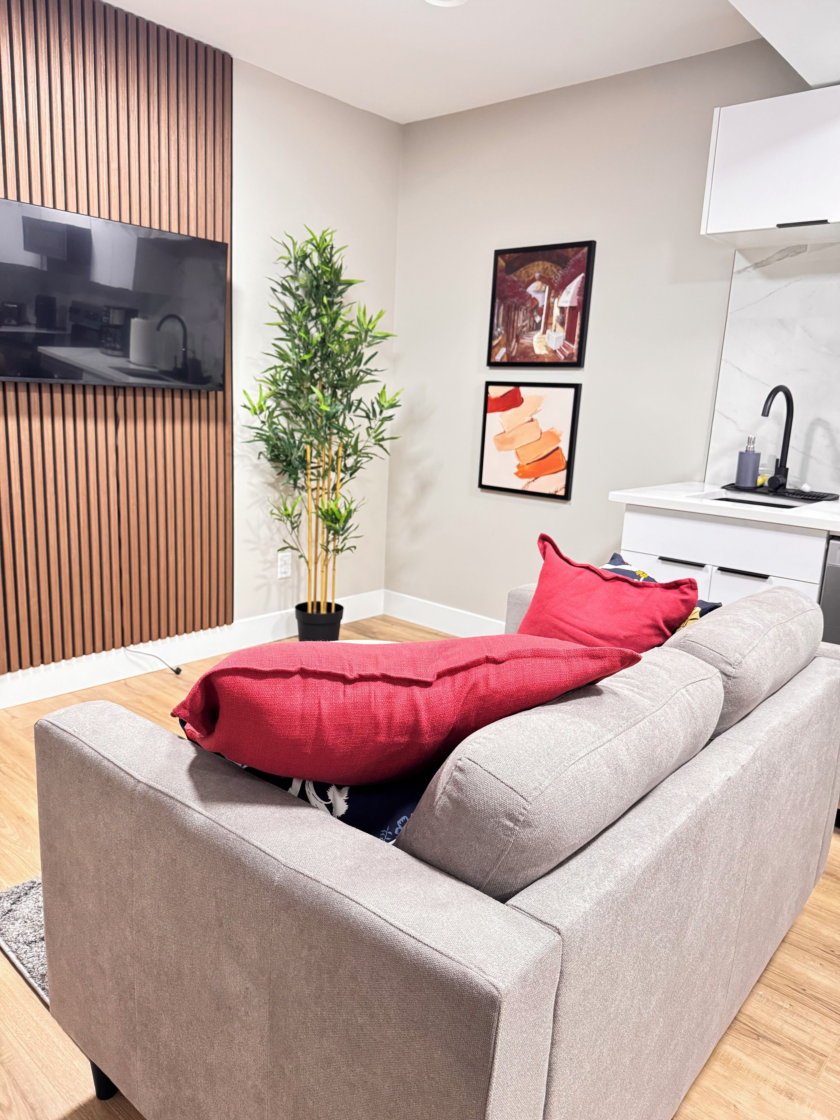 Cozy And Quiet Place For Business Trip, Getaway And Relaxation In Edmonton - Edmonton
